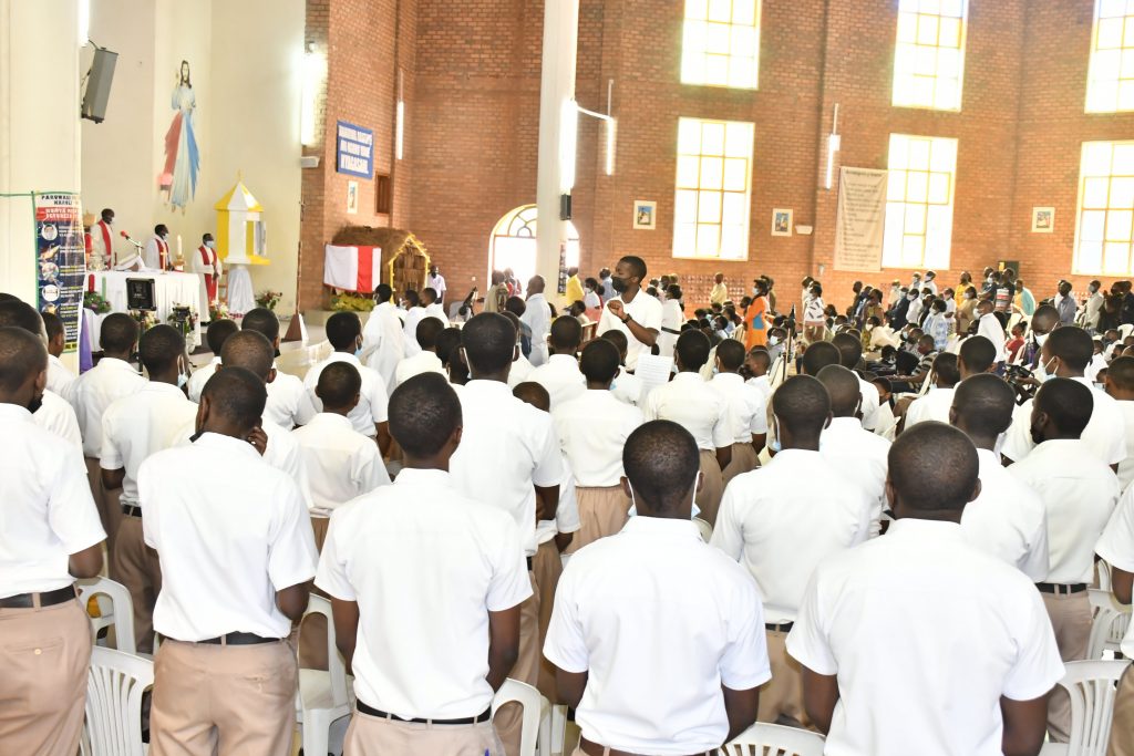 Ishuri rya Collège Saint André /Nyamirambo mu byishimo byo guhimbaza ...