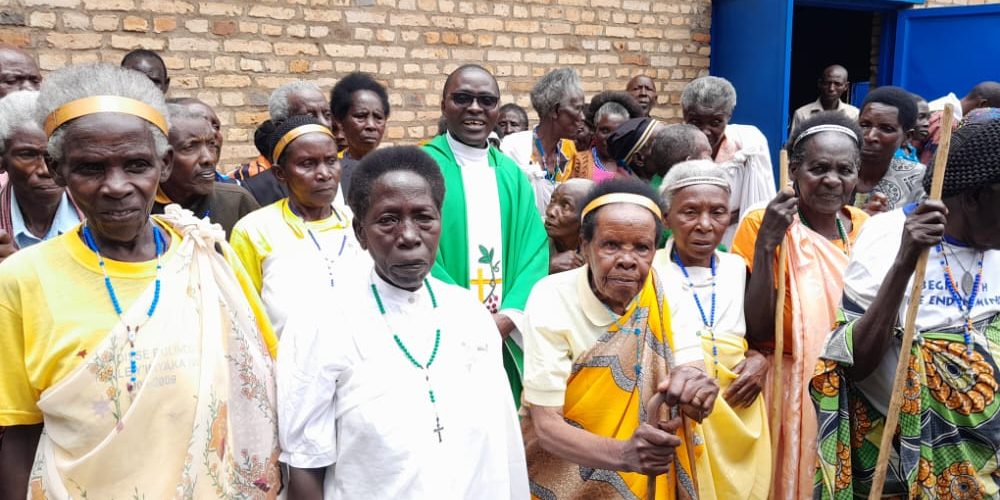 Ujye ugirira umukambwe icyubahiro cyinshi ni ho uzaba wubashye Uhoraho ...